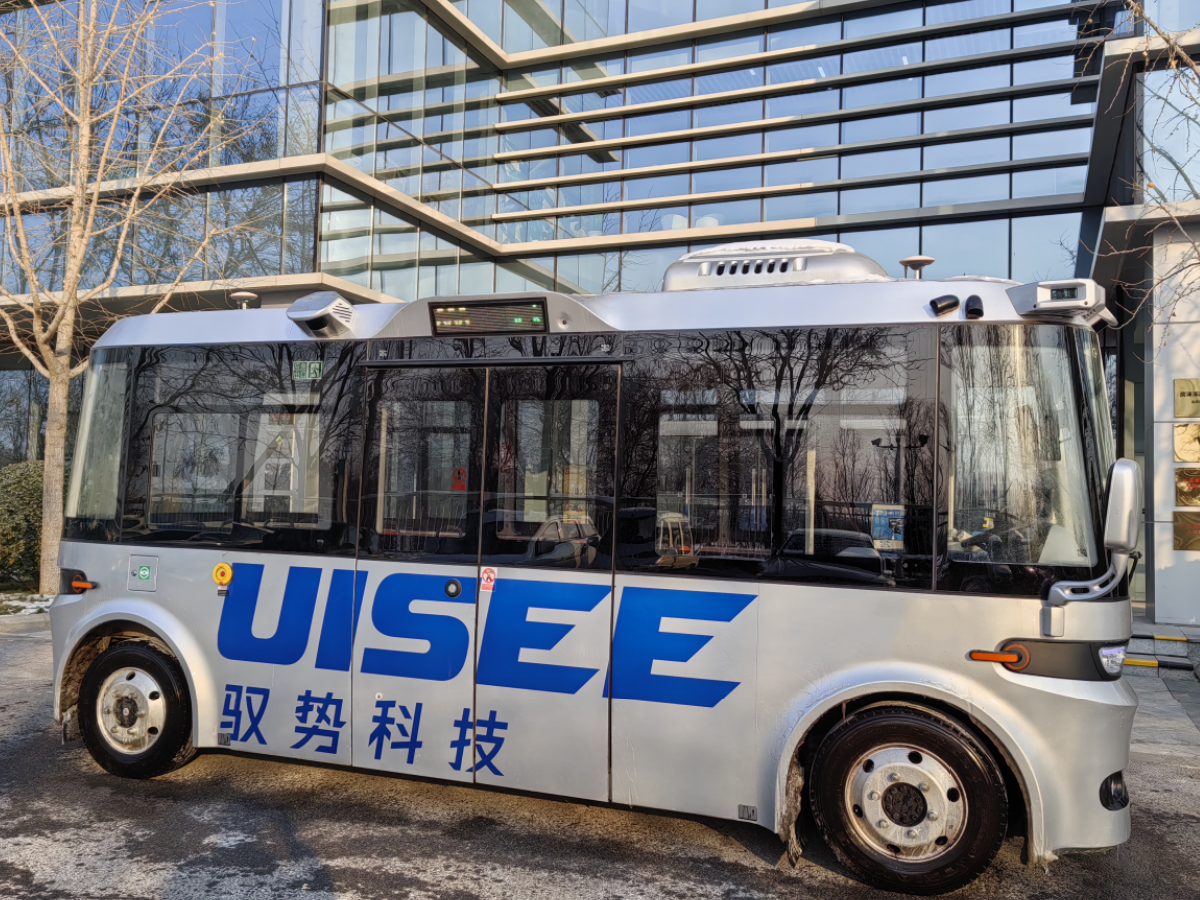 驭势科技无人公交：革新机场摆渡，高效、安全、舒适新体验_驭势科技UISEE