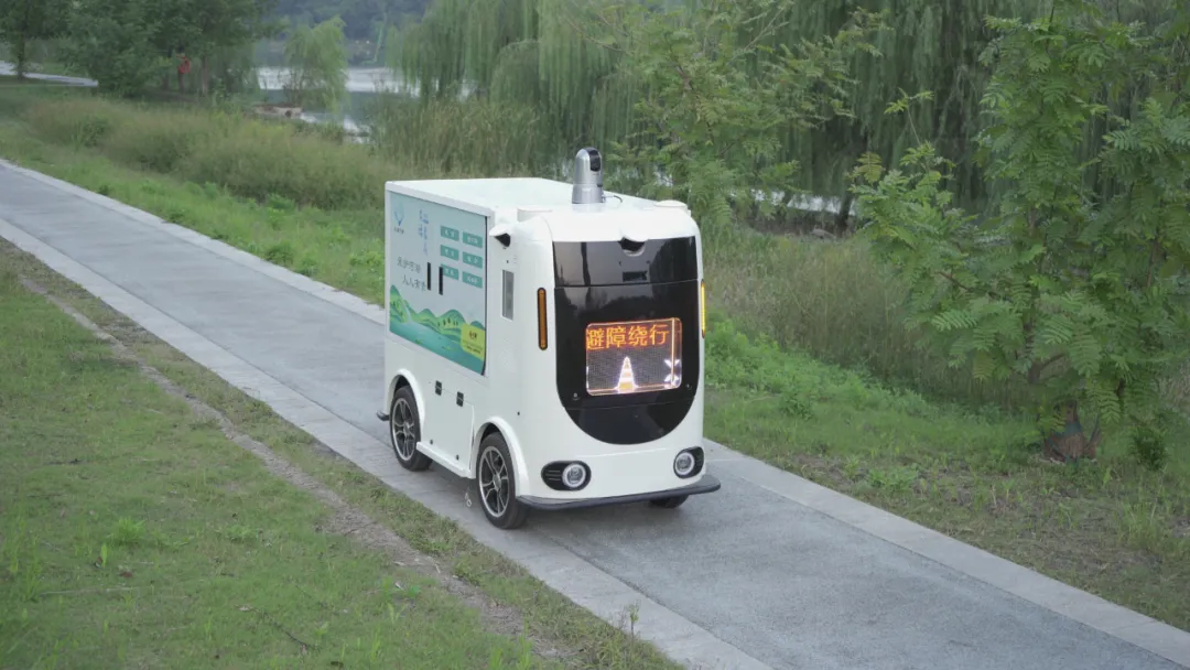 无人驾驶驶入安吉“绿水青山”_驭势科技UISEE